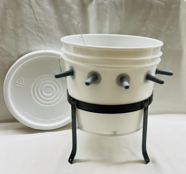 COMPLETE CAPRINE FEEDING OUTFIT